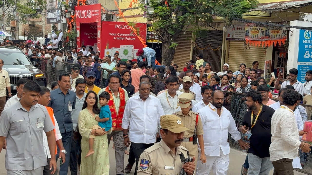 CM Revanth Reddy Daughter Nymisha Reddy visited Khairtabad Ganesh 2025 ...