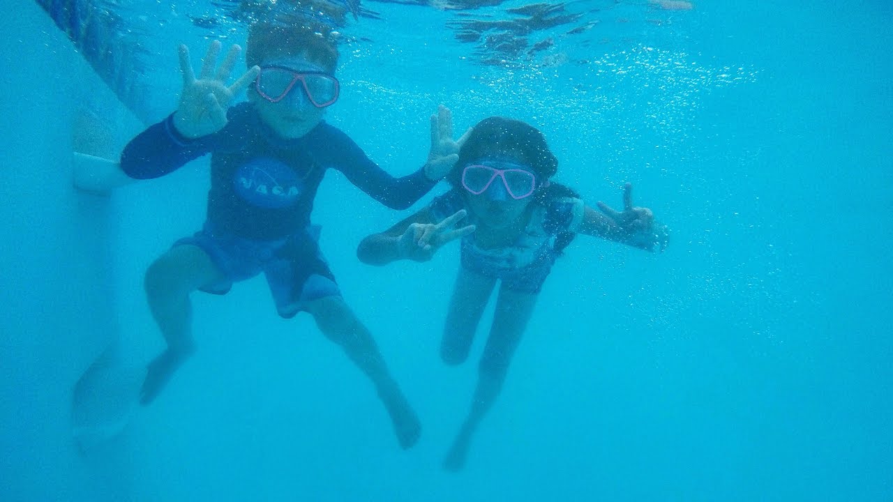 Kids First Underwater Swimming Lessons | Familia Diamond - YouTube