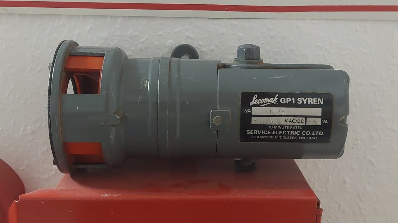Luftalarm mit englischer Secomak GP1 Sirene - YouTube