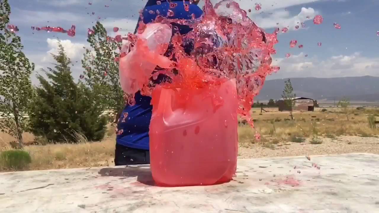 Cutting a bottle of water with a very sharp knife - 8670 Steel - YouTube