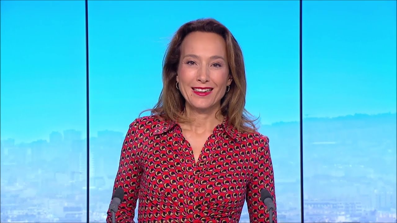 Stéphanie Antoine présente les journaux de début de soirée le 3 octobre ...