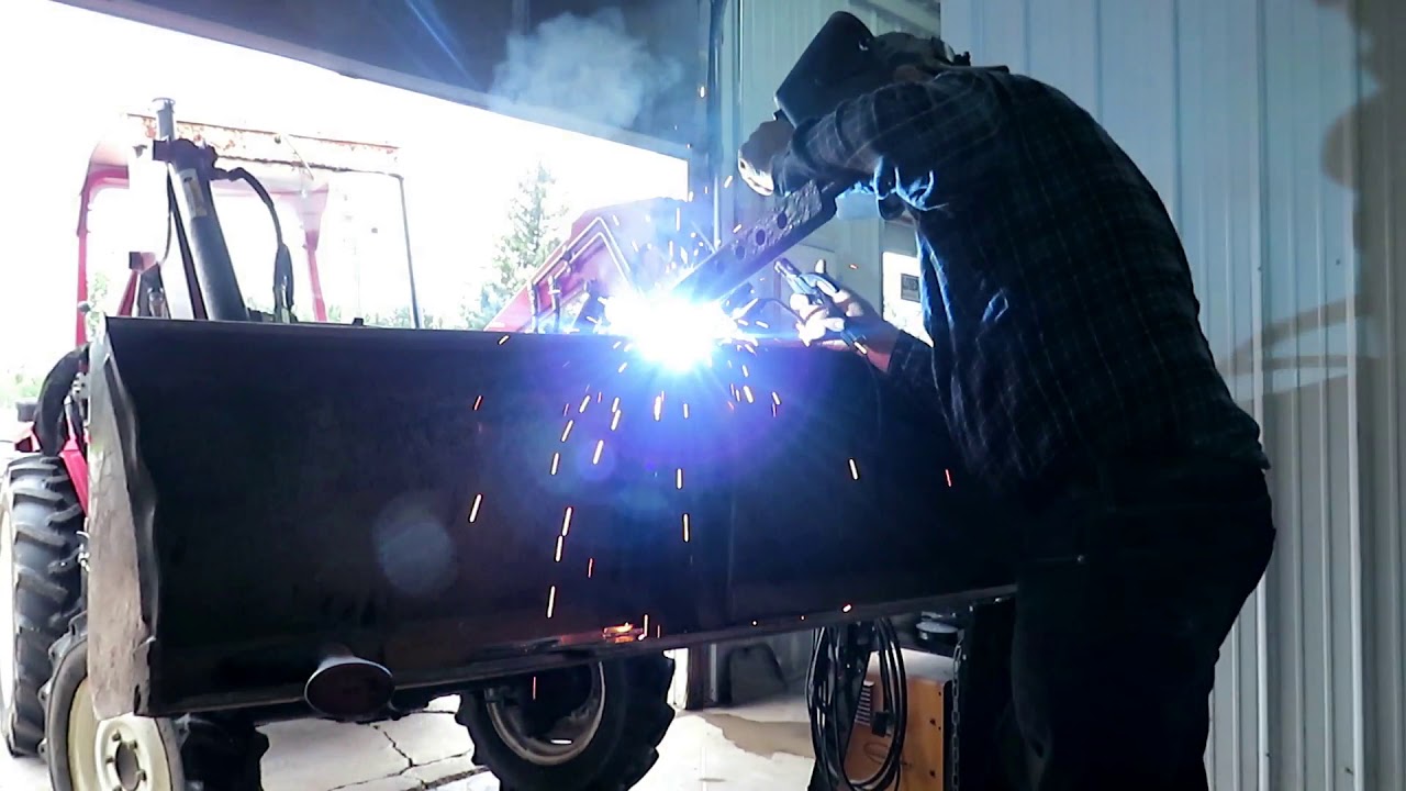 BUILDING LOG HOLDER FOR CUTTING FIREWOOD - YouTube