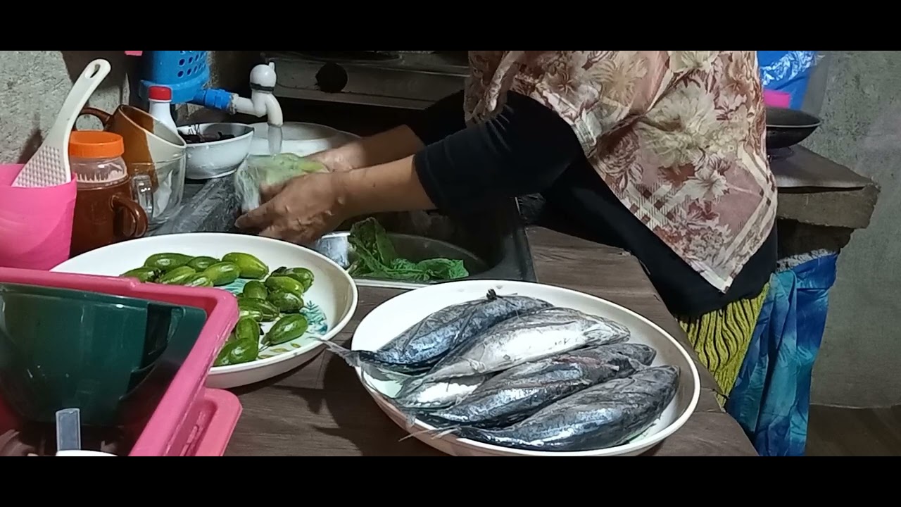 tulingan sinaing. with kamias sibuyas kamatis bawang luya - YouTube