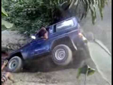 jeep xj vs toyota fj70 - YouTube