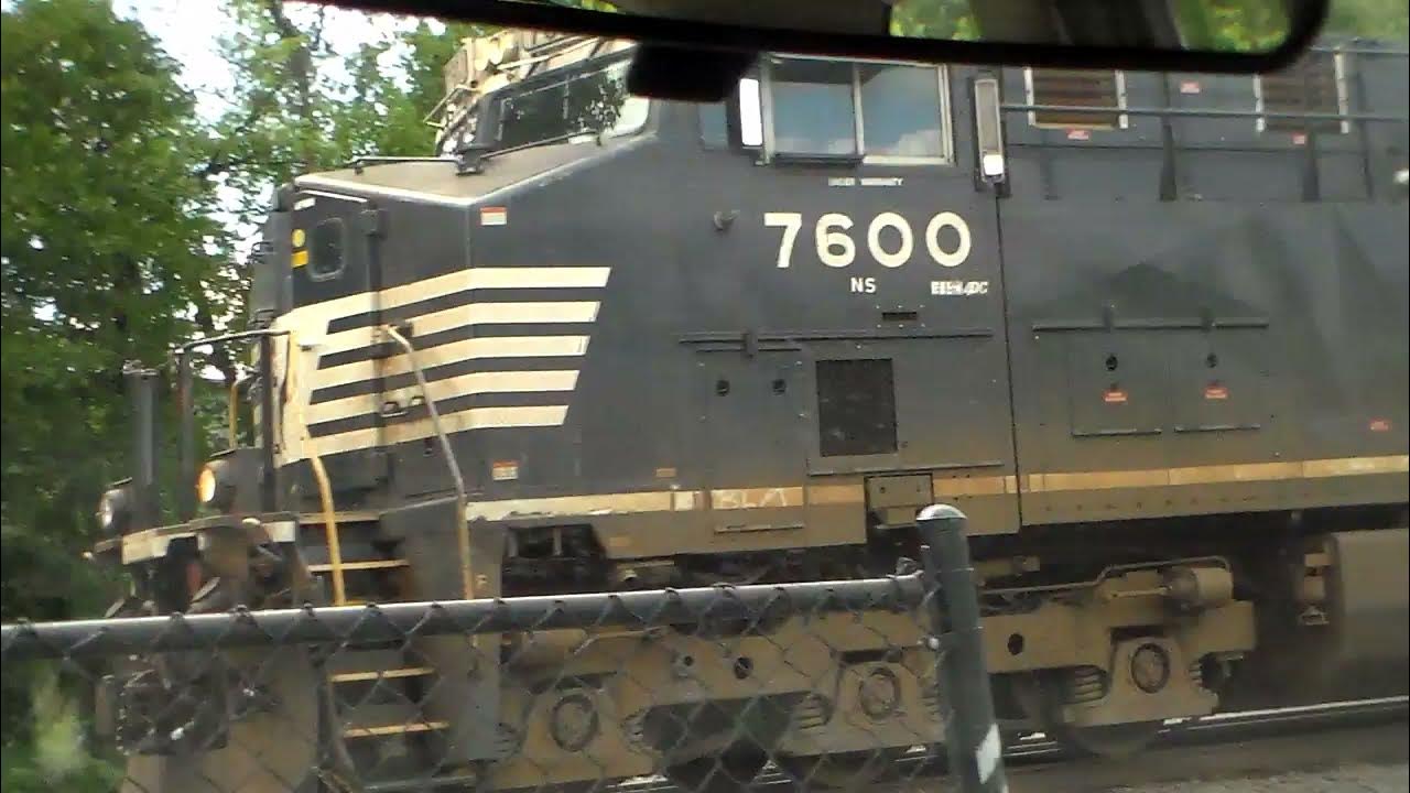 Eastbound auto rack/intermodal wit NS 7600 as the leader - YouTube