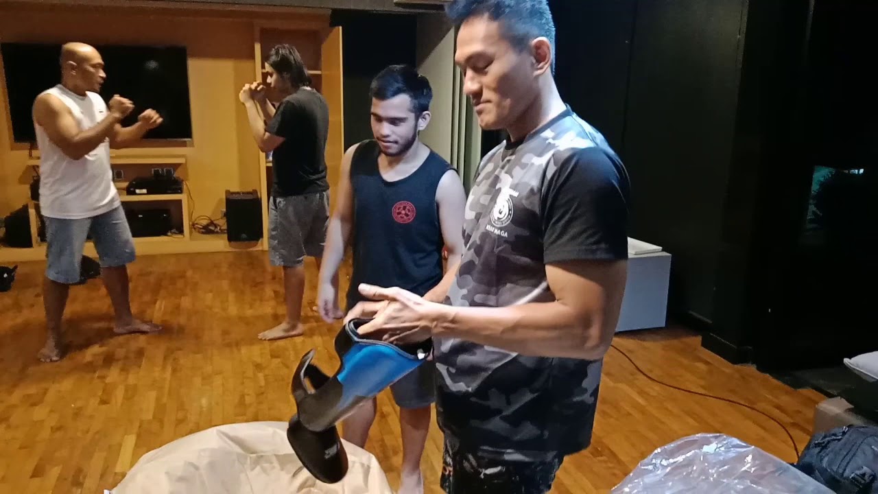 Mustadi Anetta BN shin guard review. - YouTube