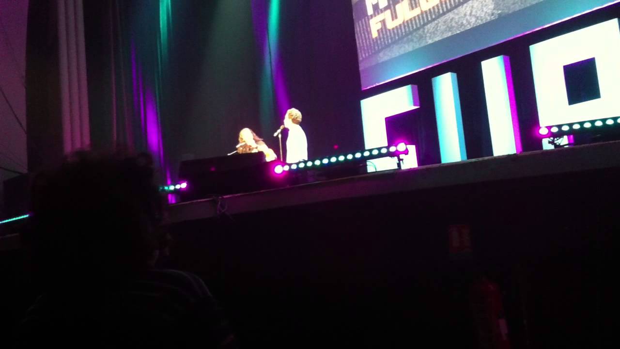 La chanson geek de Dedo et Yacine au Grand Rex - YouTube