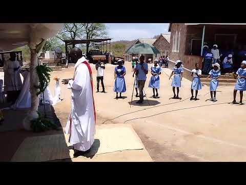 Fr. Timothy Peacock vesting Fr. Gift Sibanda - YouTube