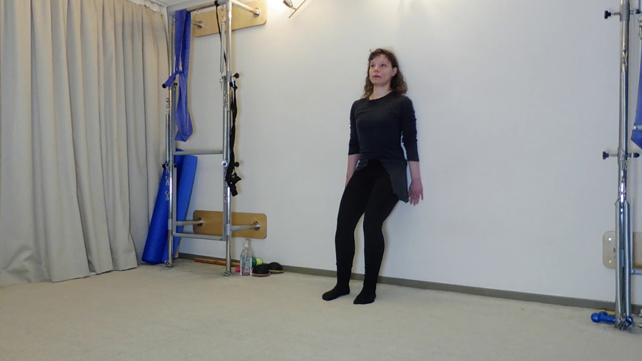 Pilates opkikkertje 4: oefeningen bij de muur - YouTube