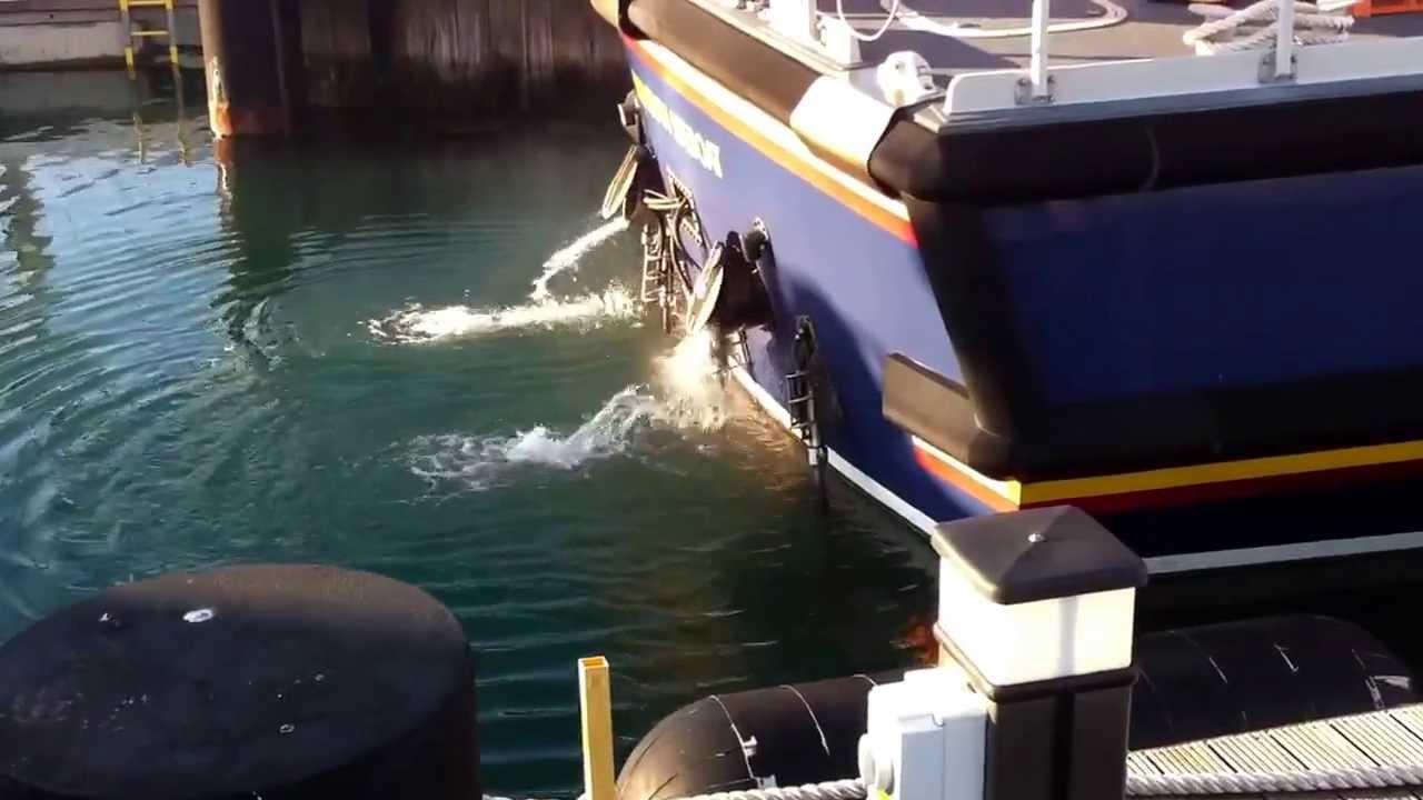 Yarmouth lifeboat engine startup - YouTube