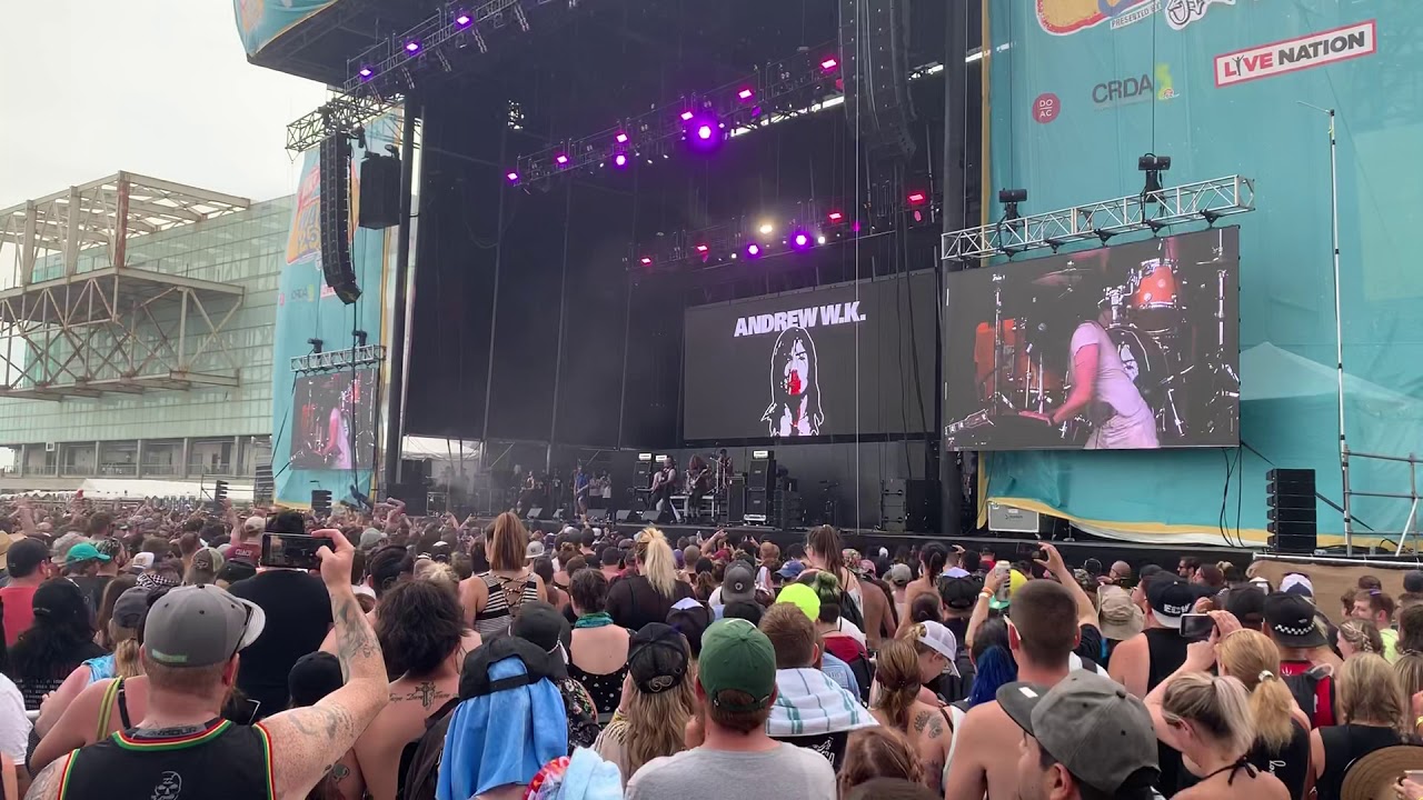 Party Hard by Andrew W.K. - Live @ 25th Anniversary of Warped Tour in ...