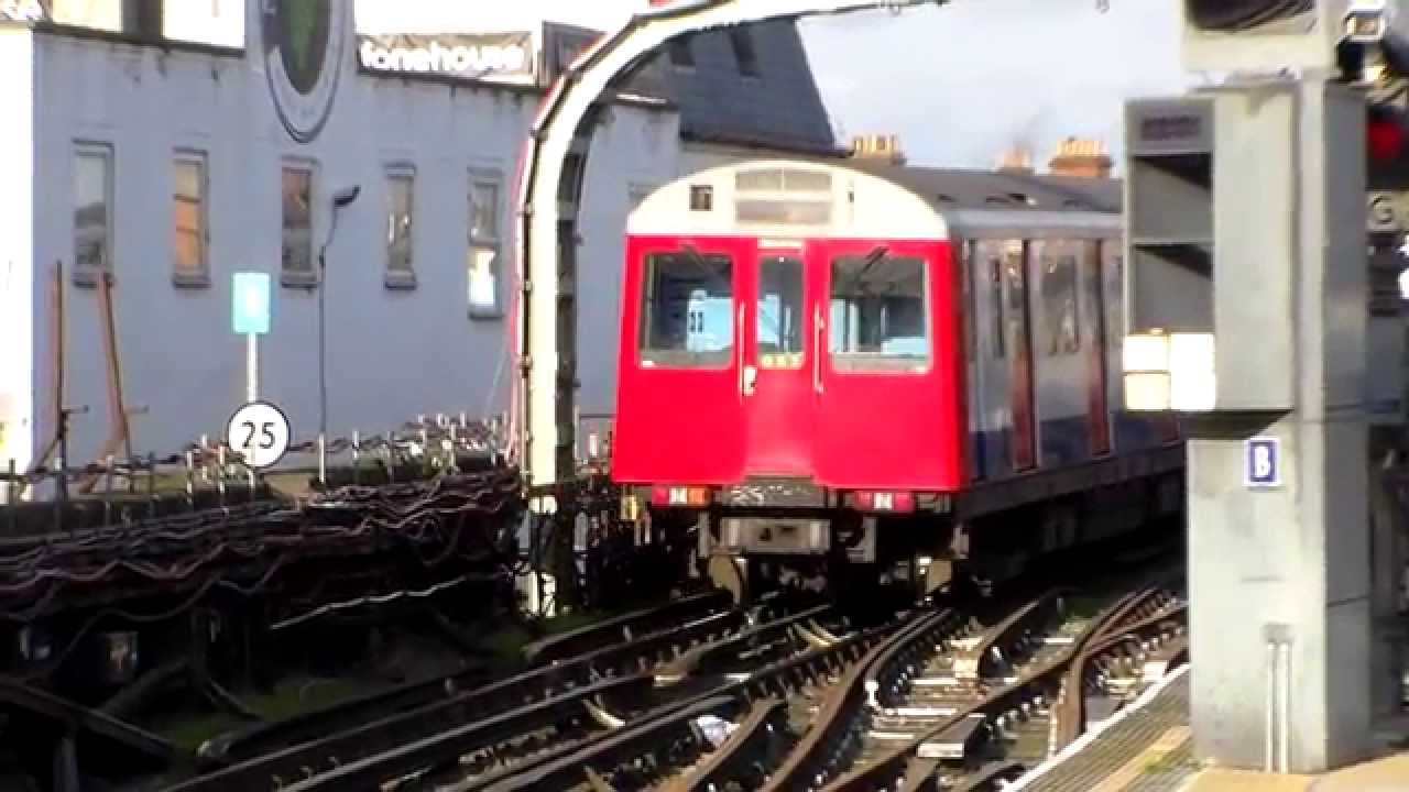 D78 stock 7120 at Putney Bridge - YouTube