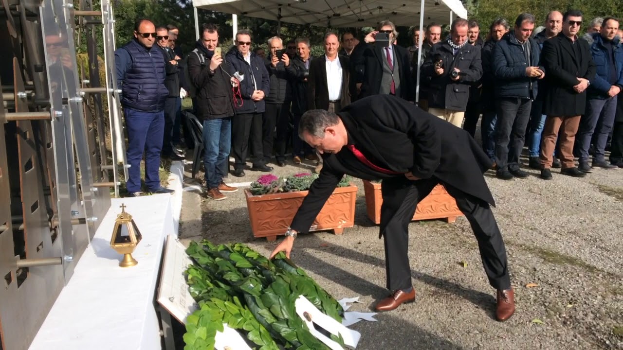 ΜΝΗΜΟΣΥΝΟ ΓΙΑ ΤΟΥΣ ΠΕΣΟΝΤΕΣ ΕΡΓΑΖΟΜΕΝΟΥΣ ΤΩΝ ΟΡΥΧΕΙΩΝ ΤΗΣ ΔΕΗ - YouTube