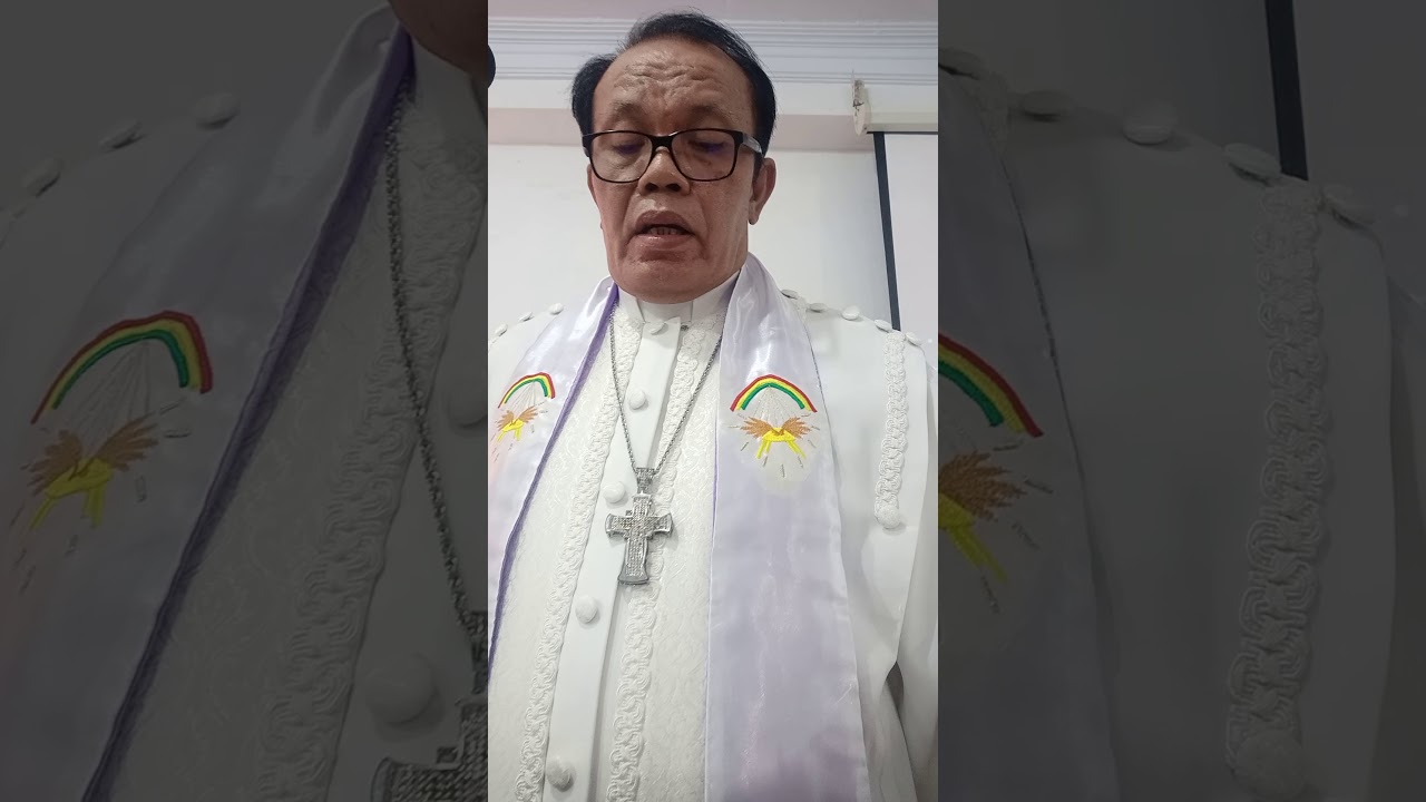 Toga putih digunakan saat melayani ibadah raya natal - YouTube