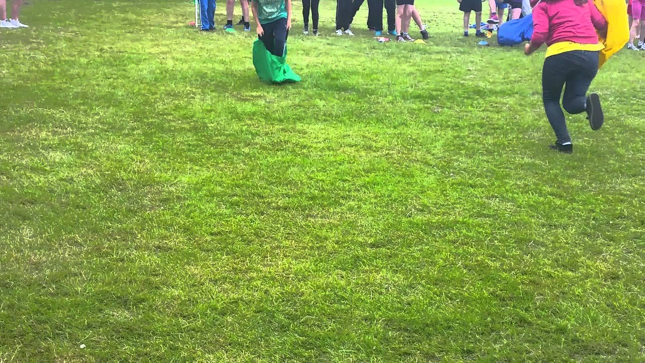 Sports day epic fail in the sack race - YouTube