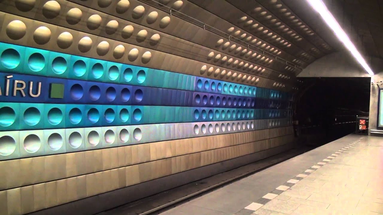 Metro Praha / Prague at station Náměstí Míru Linka A - YouTube