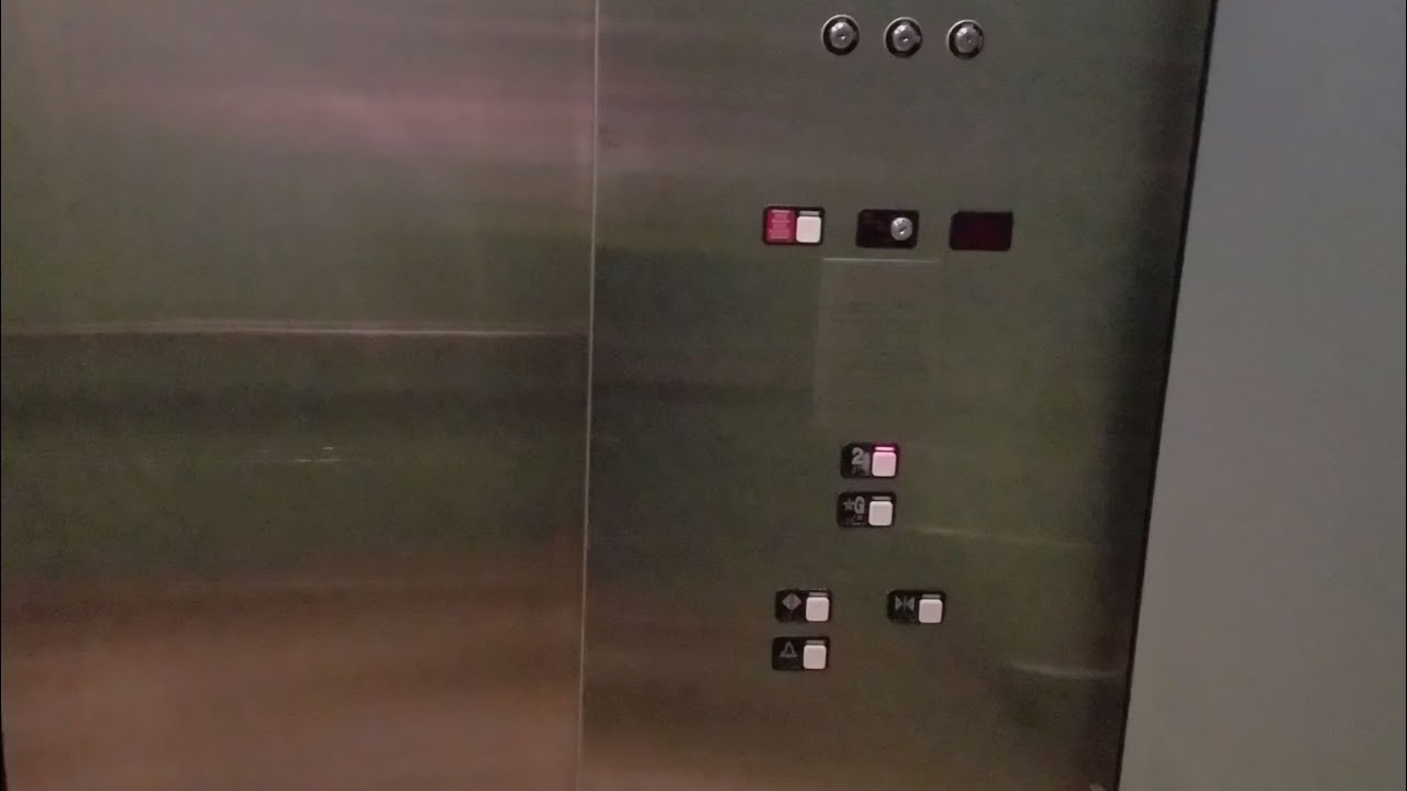 WONDERFUL Schindler MT Hydraulic elevator @ Macy's Miami International ...