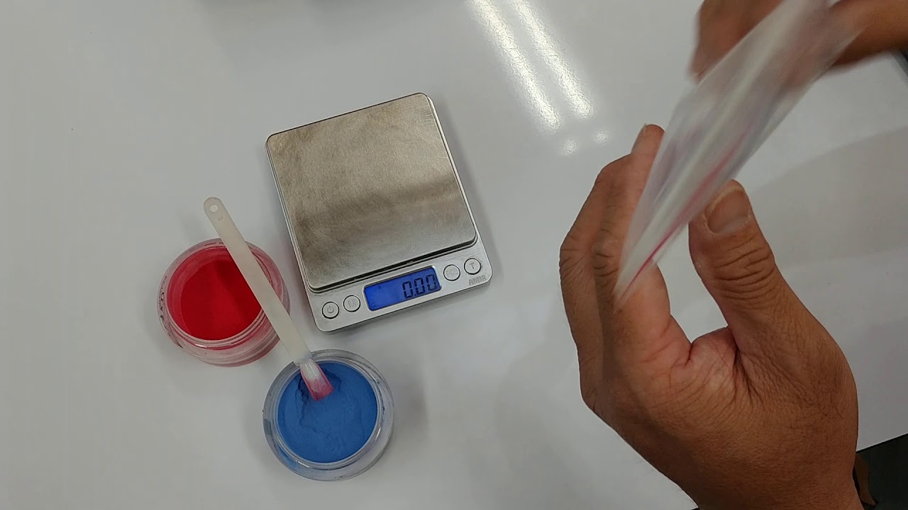 Mixing color powders - YouTube