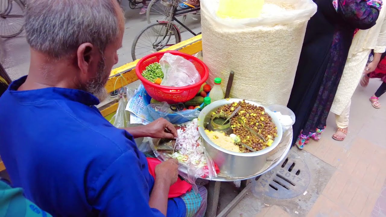 Bashir Chacha Making and Serving Most Popular Jhal Muri with lots of ...