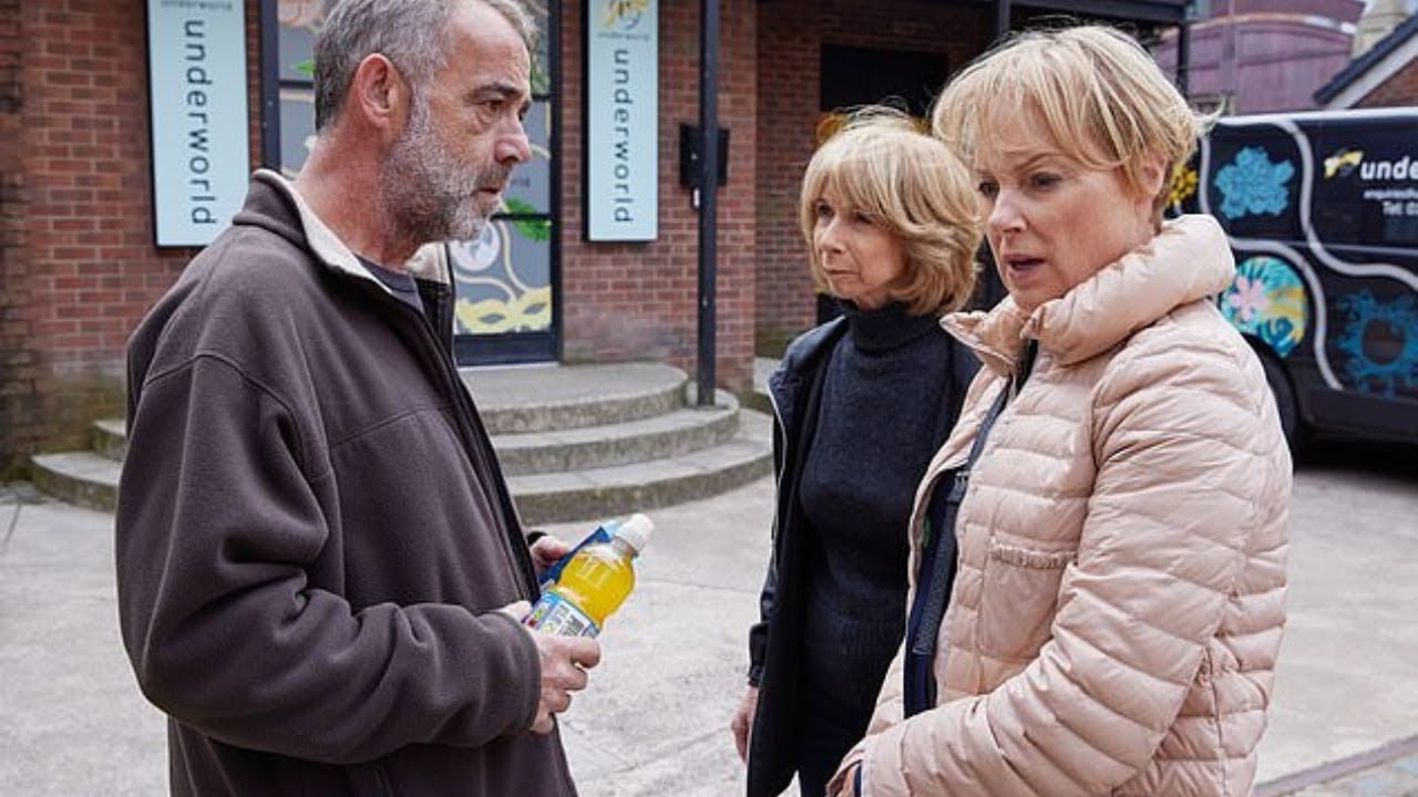 Corrie Classics: TV Buffs Celebrate as Two Icons Remain in Weatherfield ...