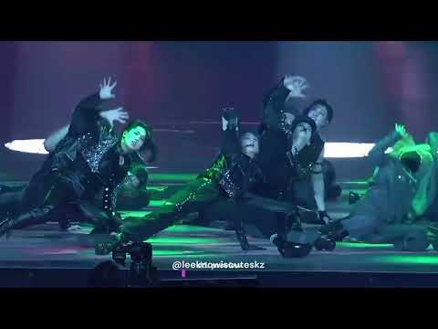 Hyunjin dance break | Venom performance | MAMA 2022