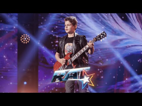 Nicolas Pascu cântă la chitară aproape orice, de la blues la metal | Românii Au Talent S15