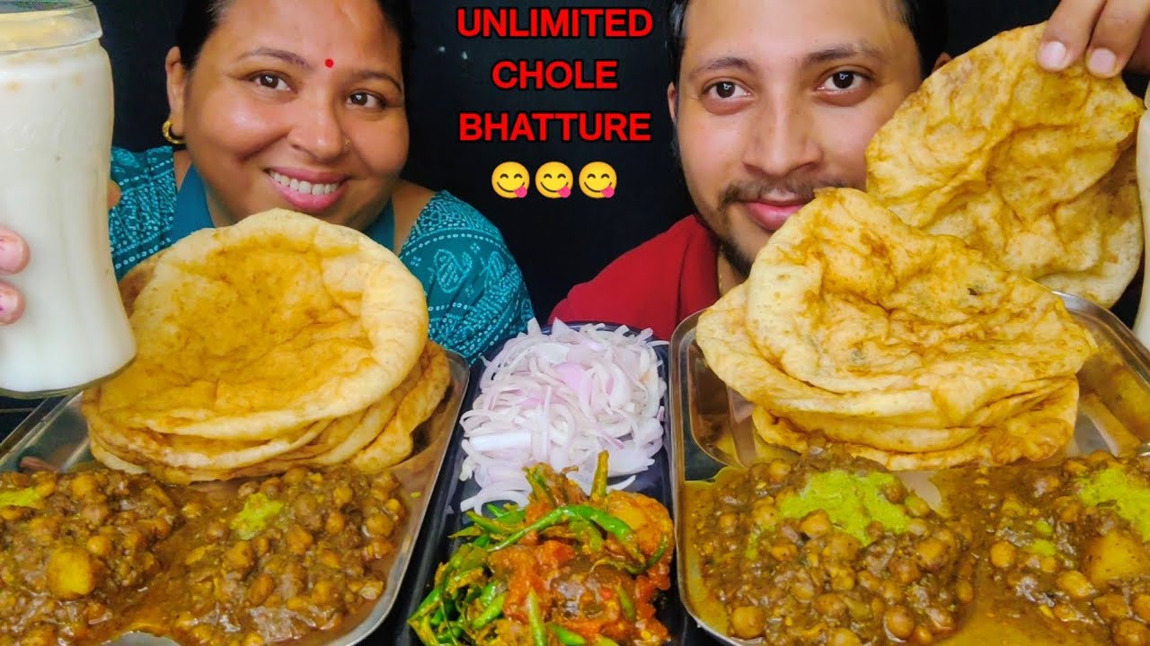 EATING TASTY UNLIMITED CHOLE BHATURE I STREET FOOD EATING SHOW I FOODIE ...