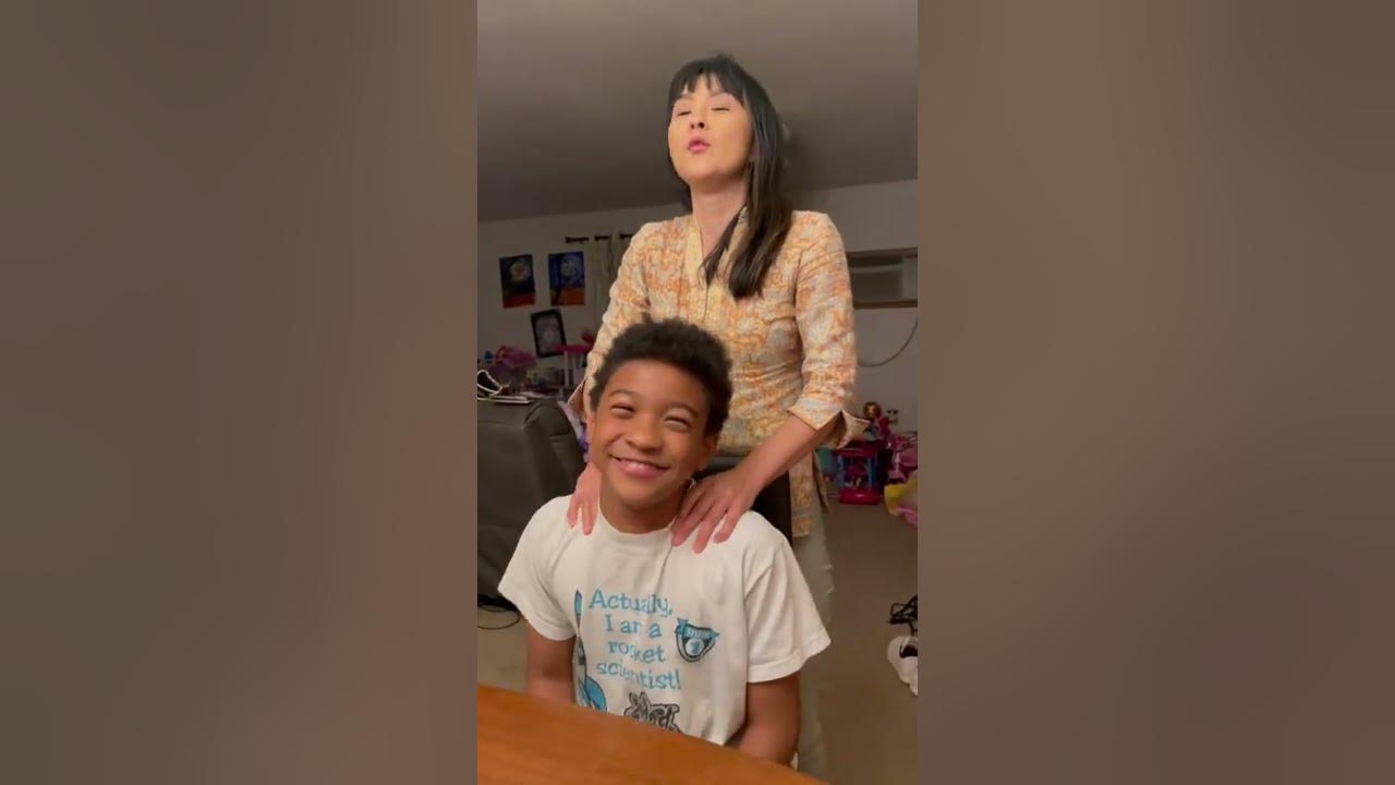 Japanese Mother Massages Acupressure Points To Her 11 Year Old Son Massage Acupressure Youtube