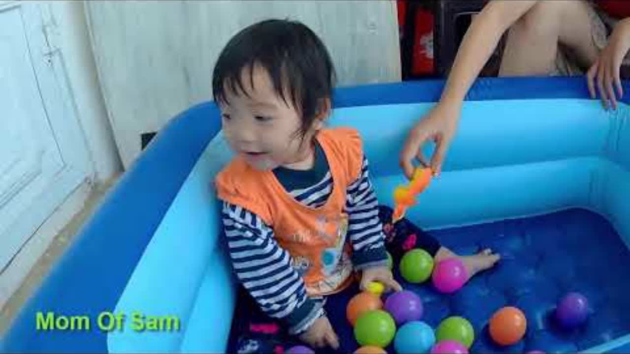 Mom of Sam - Mother and baby play in small pool - YouTube