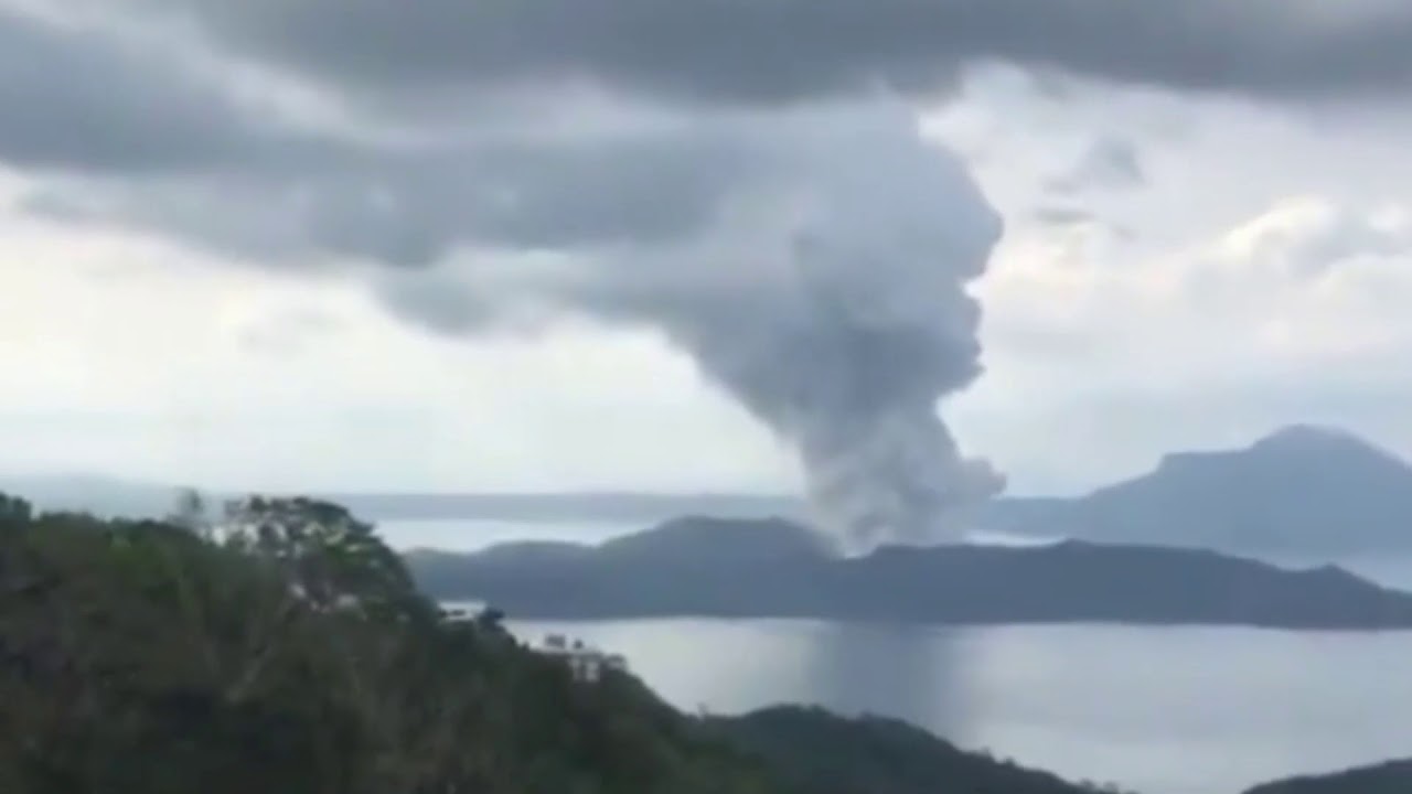 TAAL VOLCANO STEAM EXPLOSION NOW ON LEVEL 2 ALERT - YouTube