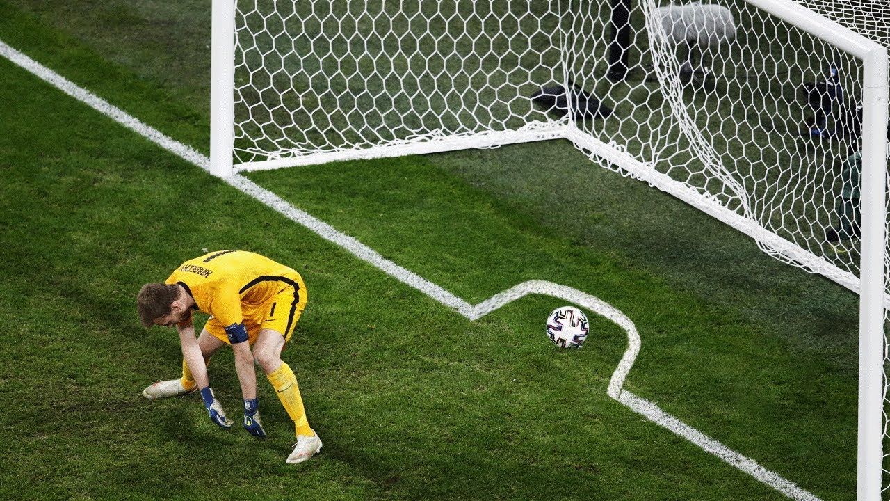 Top 20 Most Bizarre Football Moments - YouTube