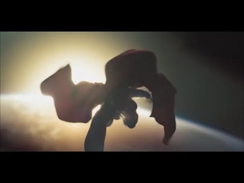 Zack Snyder Knows The Importance of an ICONIC CAPE FLAP!!! - YouTube