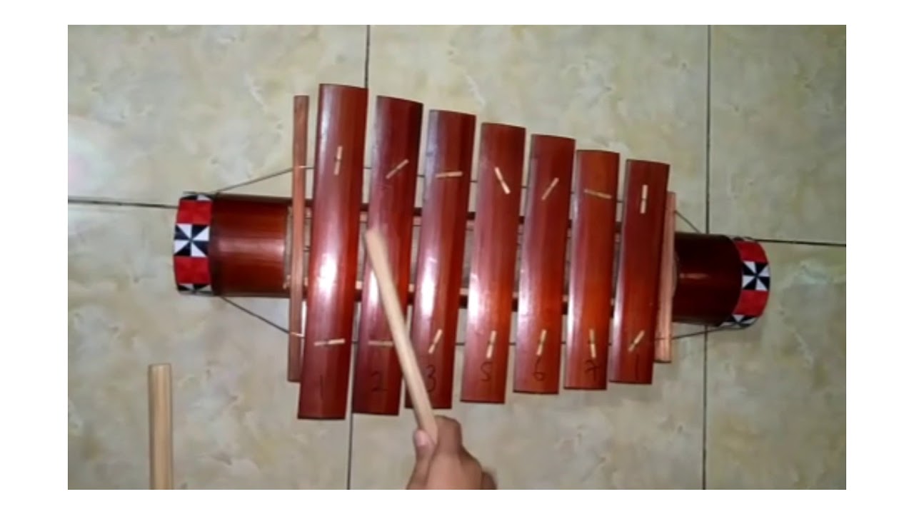 Gamolan Alat Musik Tradisional Lampung (Tabuh Layang Kasiwan) - YouTube