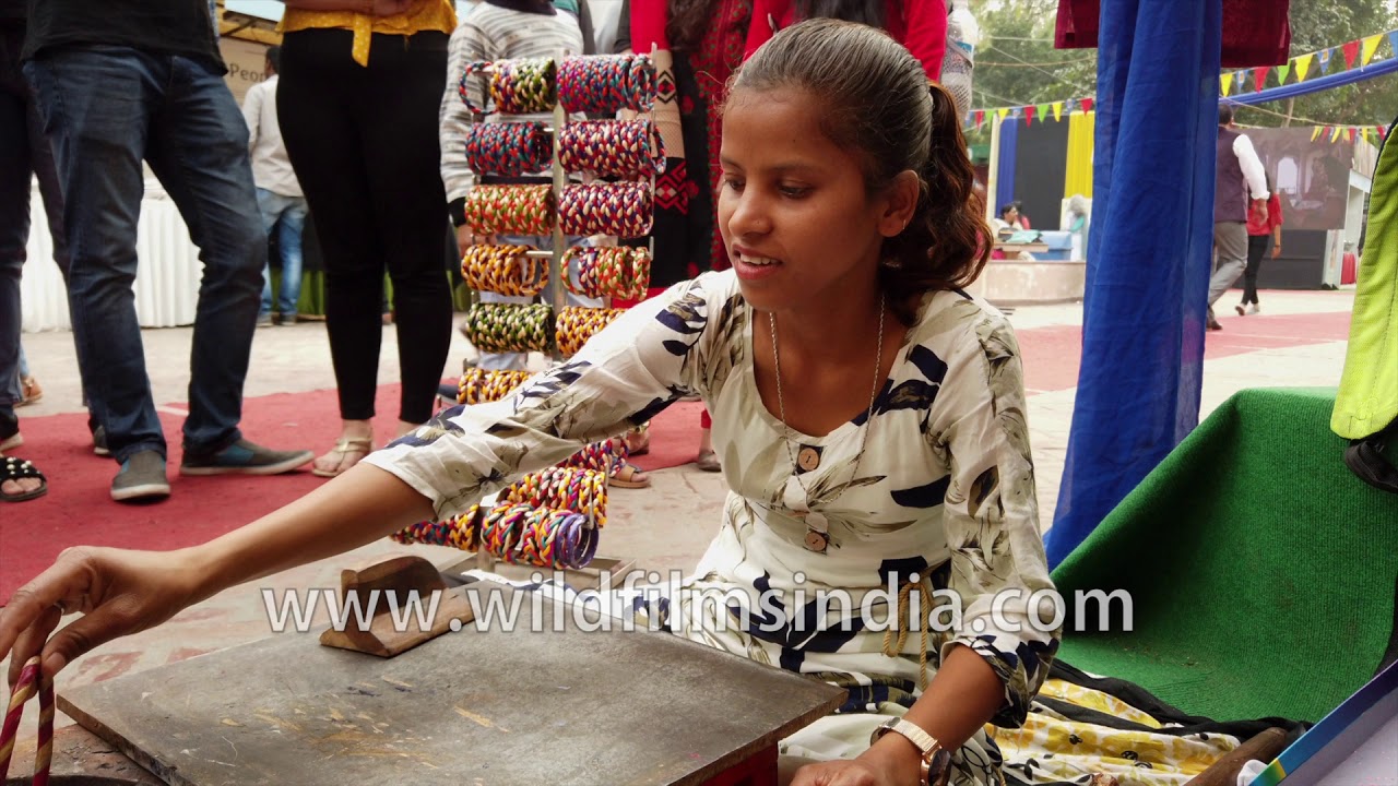 Talented little girl makes lacquer bangles to support her education and ...