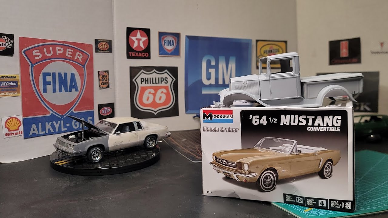 Let's take a look at Monograms 64 1/2 Mustang Convertible/ Kustoms ...