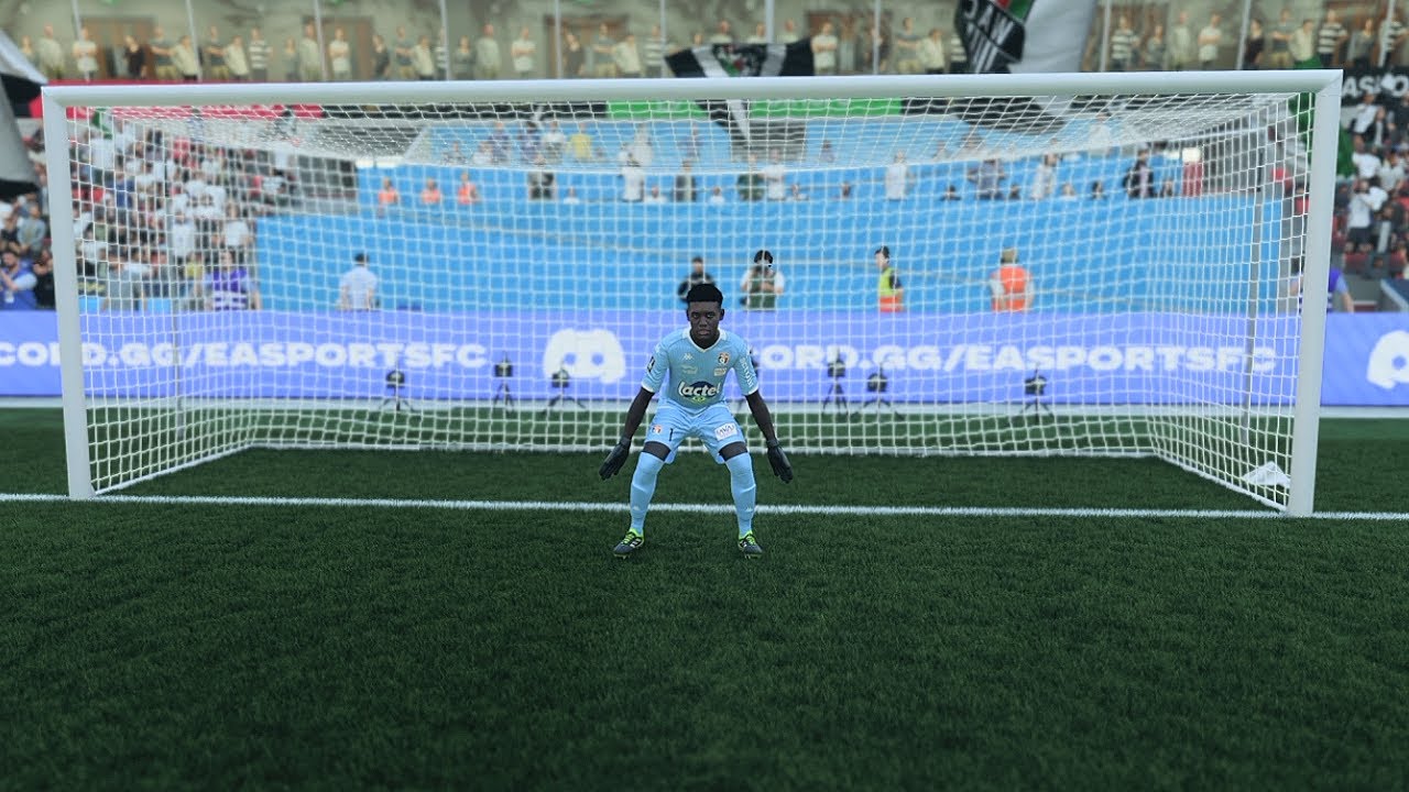 World's Smallest Goalkeeper in the Goalkeeper Career Mode - YouTube