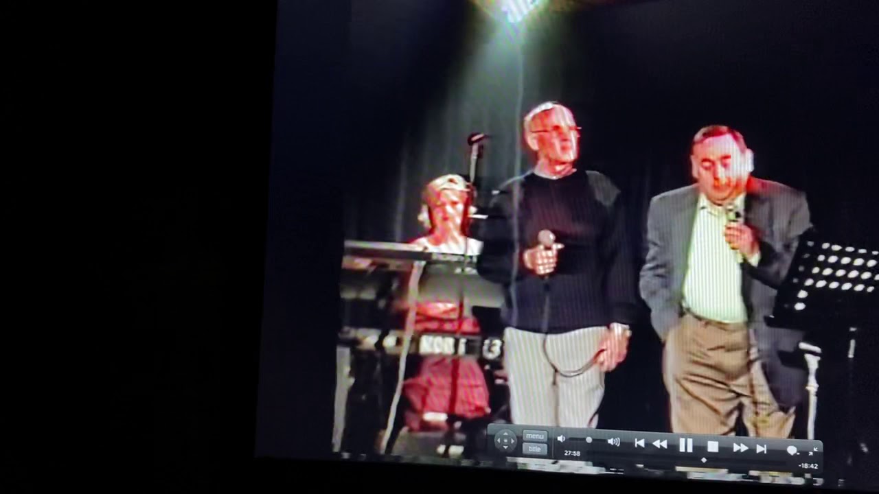 "Awn ein dau" Cân Hogia'r Deuluyn. A dyma Guto Wyn a Bert - YouTube