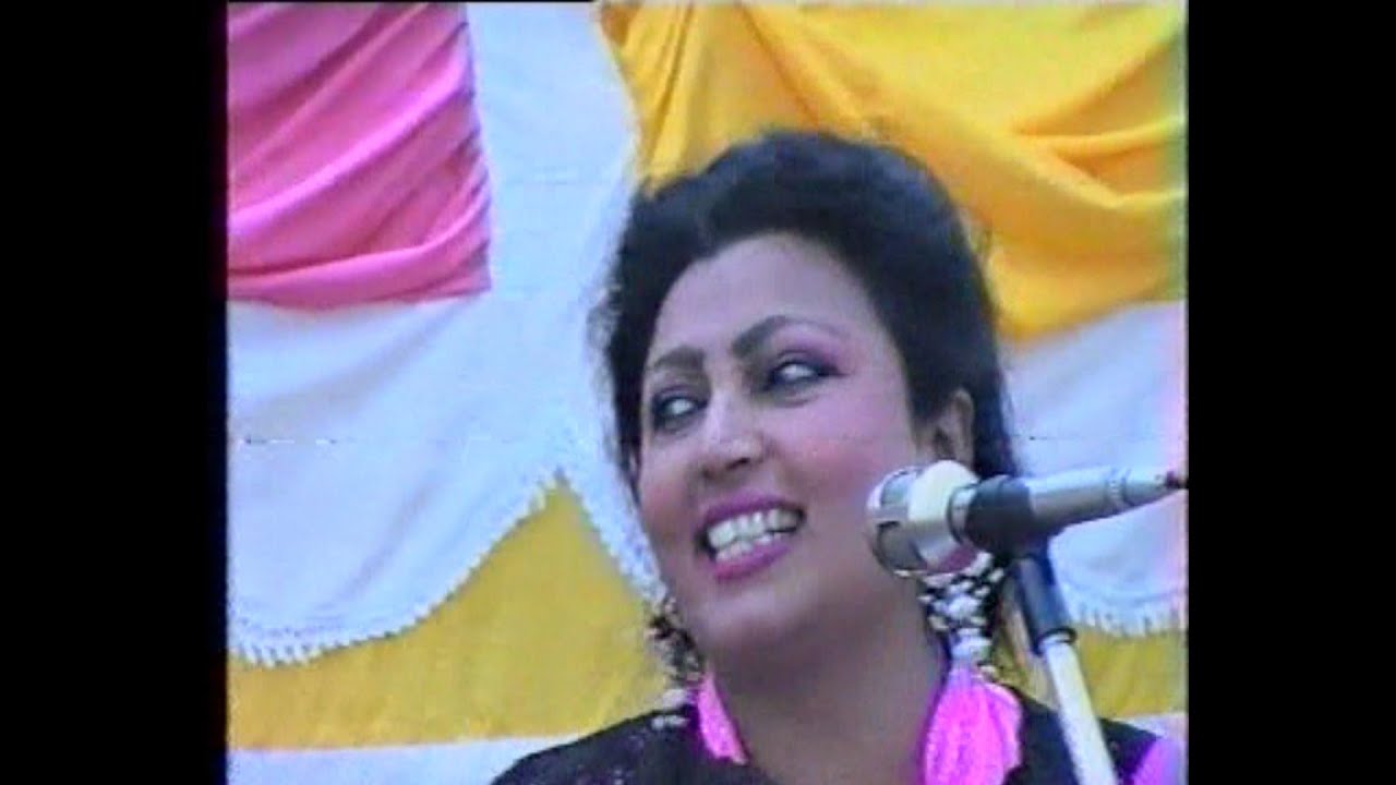 Ranjit Kaur Old LIVE Akhara - YouTube