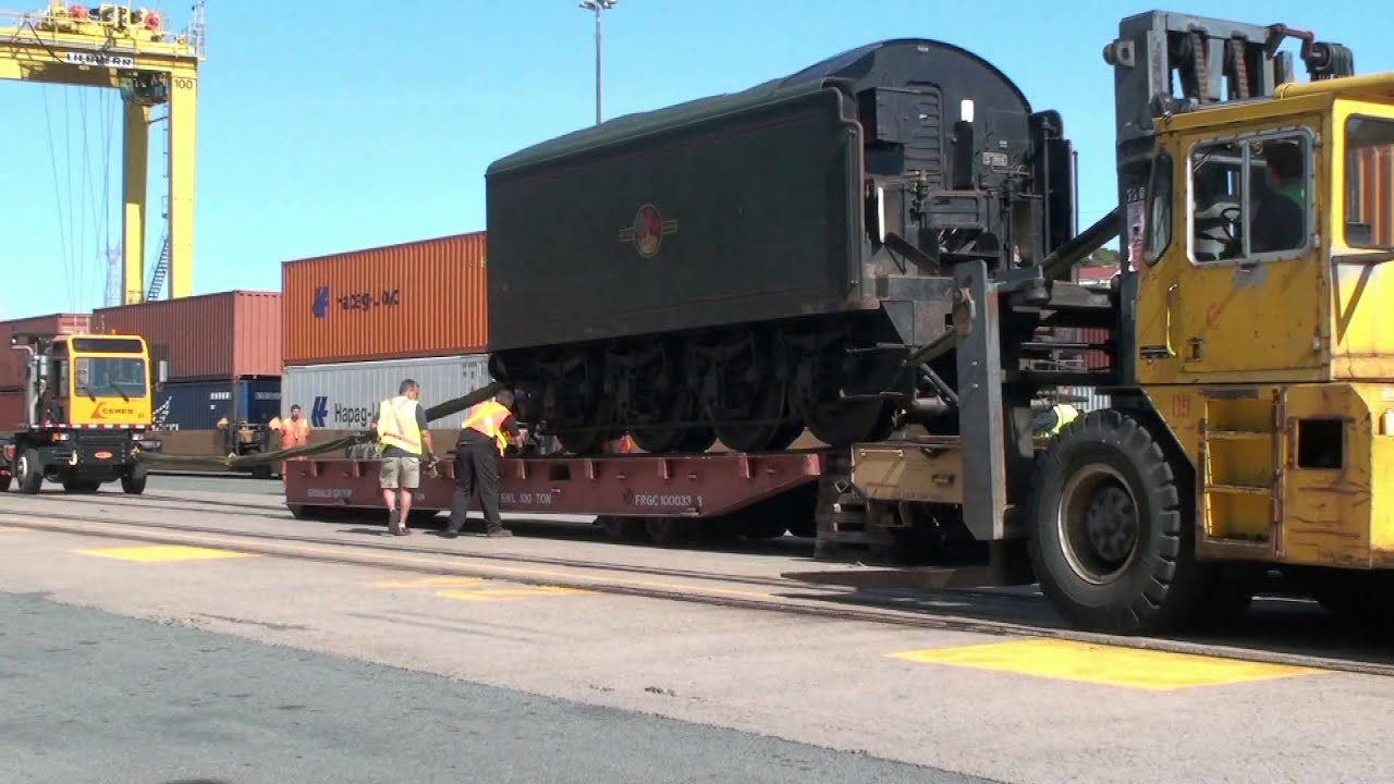 A4 60010 "Dominion of Canada" arriving and being unloaded at Halifax ...