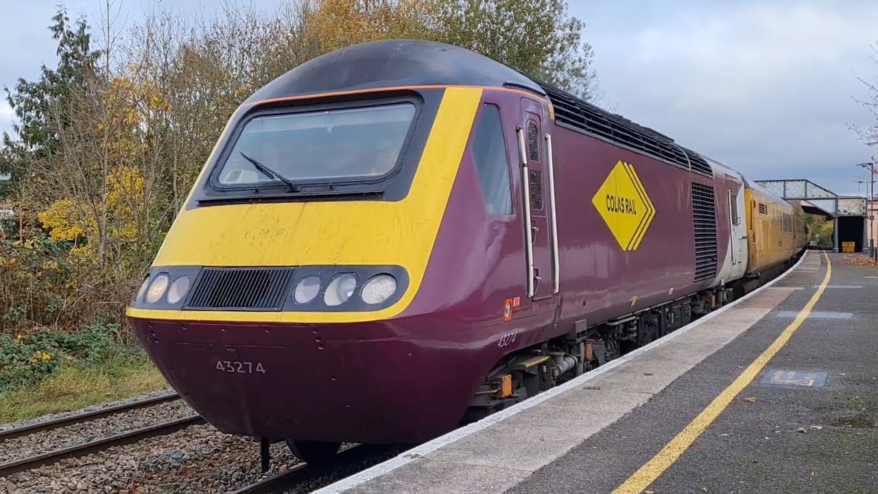 Colas 43274 (EMR Purple) & NR 43290 (VTEC Red) pass Warminster With a ...