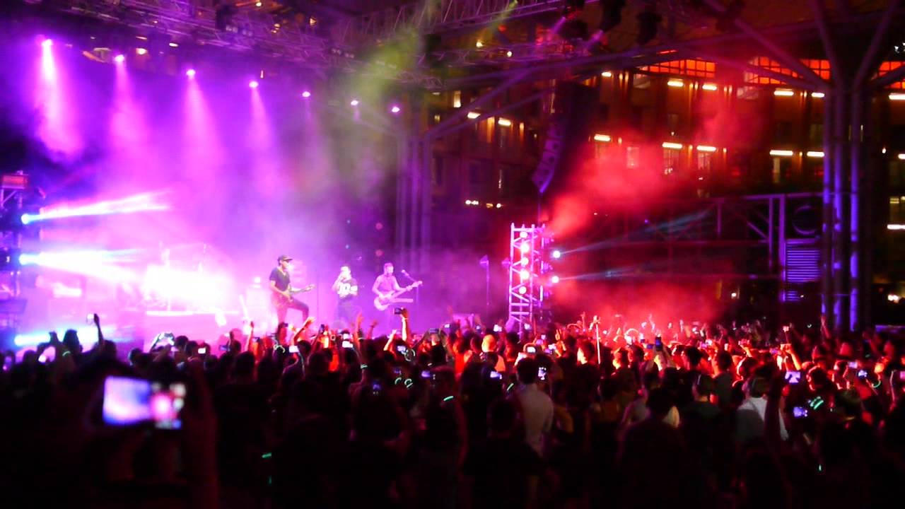 Hoobastank Live in Singapore - The Reason - YouTube