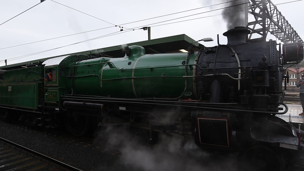 NSW #3642 Departing Central Station - YouTube