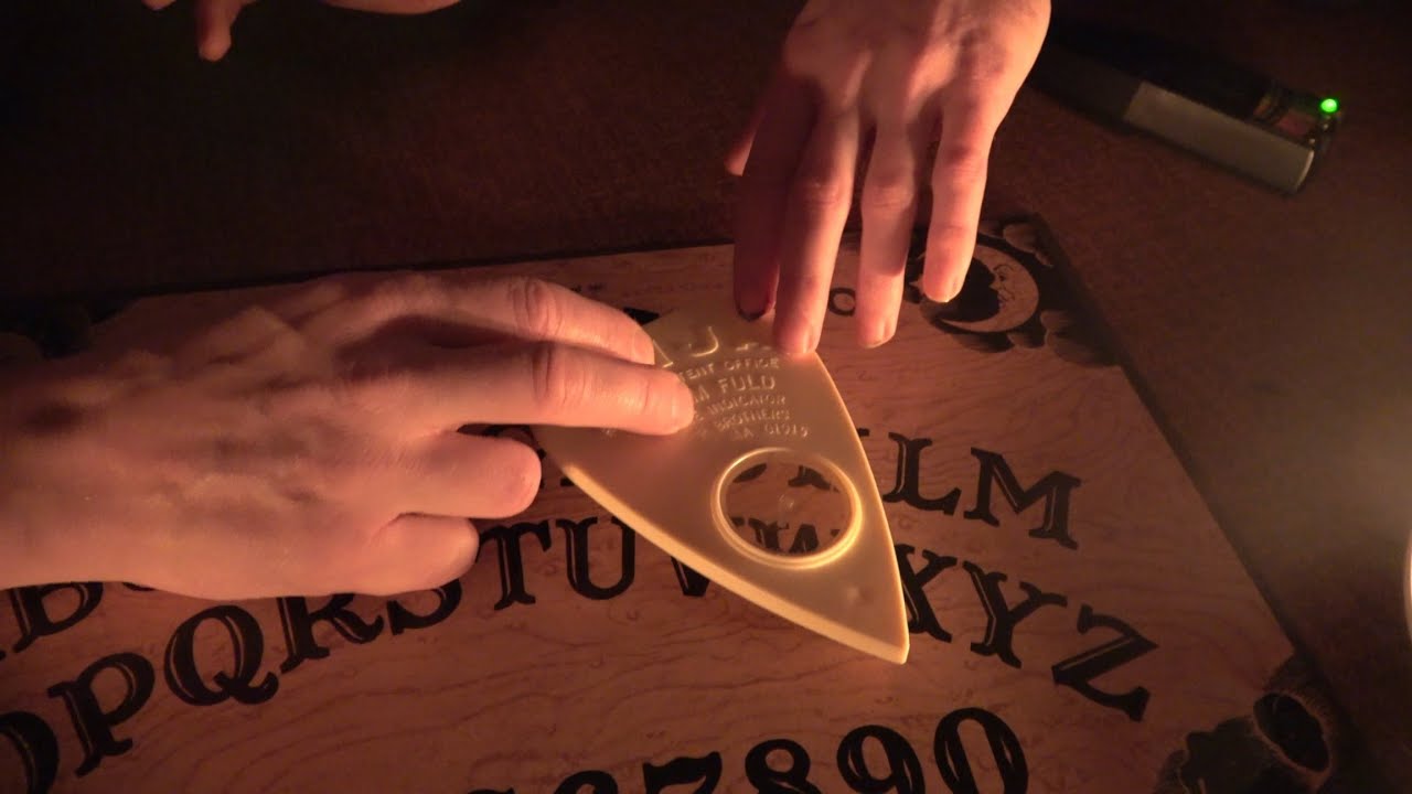 Bonus Material Ouija session i Bed and Breakfasthuset - YouTube