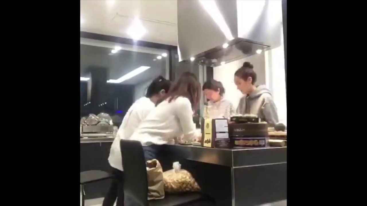 Jessica party with mom and staffs at home (slow motion) - YouTube