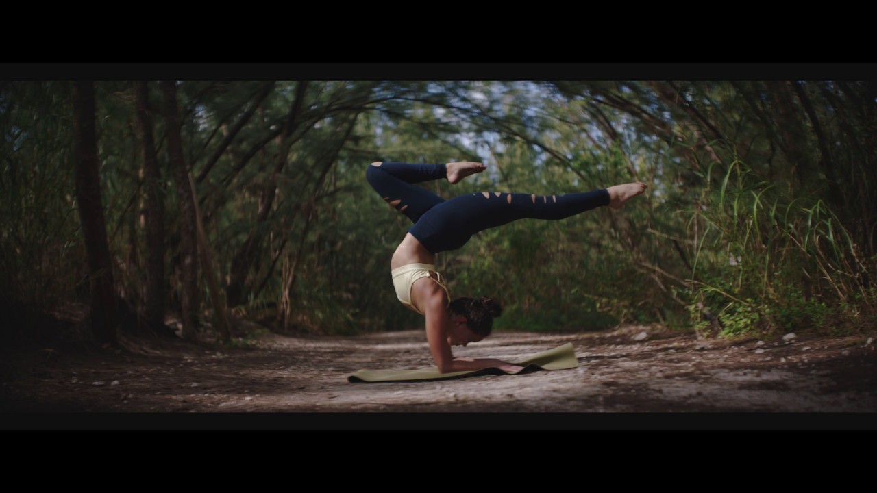 El Valor de la Práctica de Yoga con Naya Rappaport - YouTube