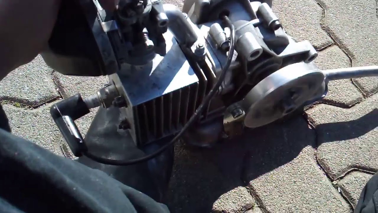 Vista a 360 gradi del misterioso motore 75 cc fine anni 50: sarà un ...