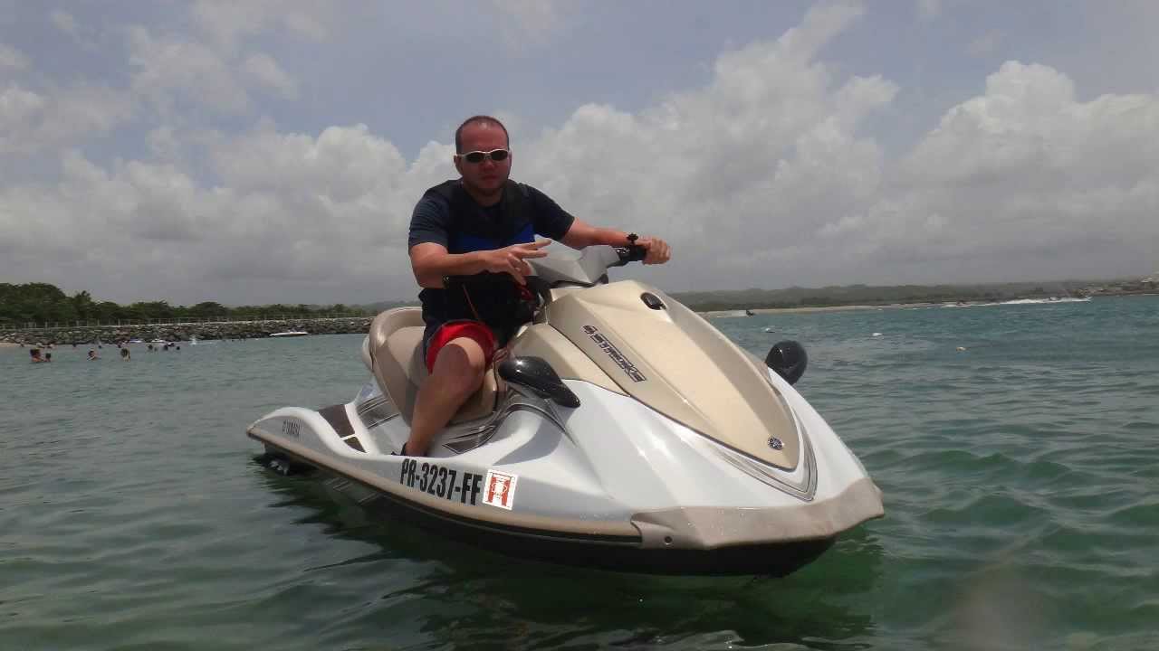 Jumping waves in a Yamaha Waverunner - YouTube