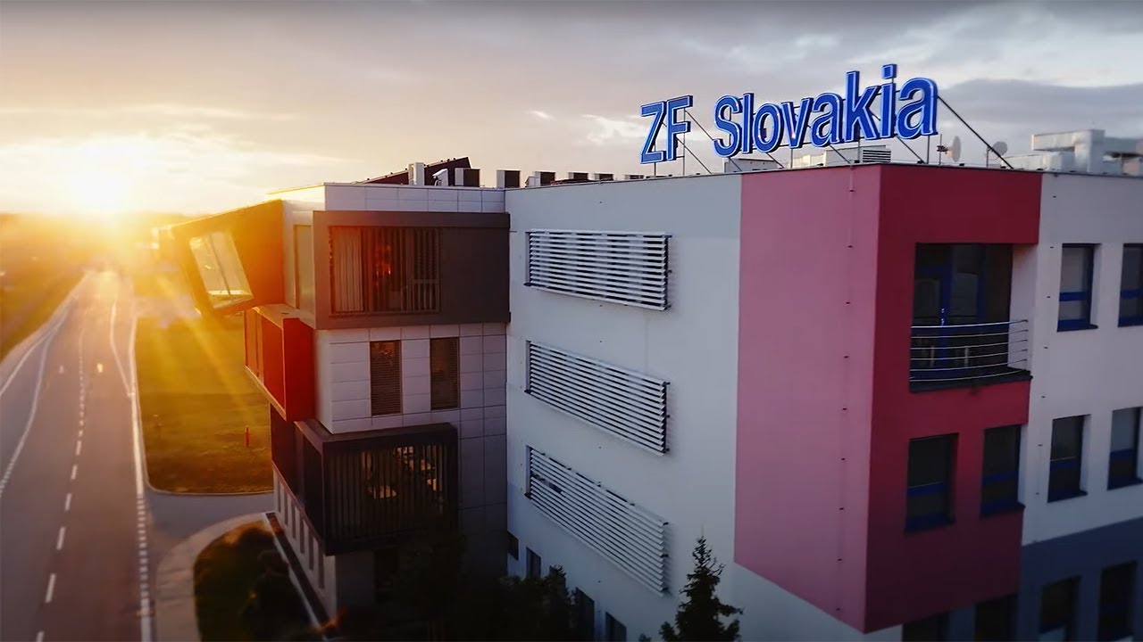 ZF Engineering Center Slovakia: Lukas’s story - YouTube