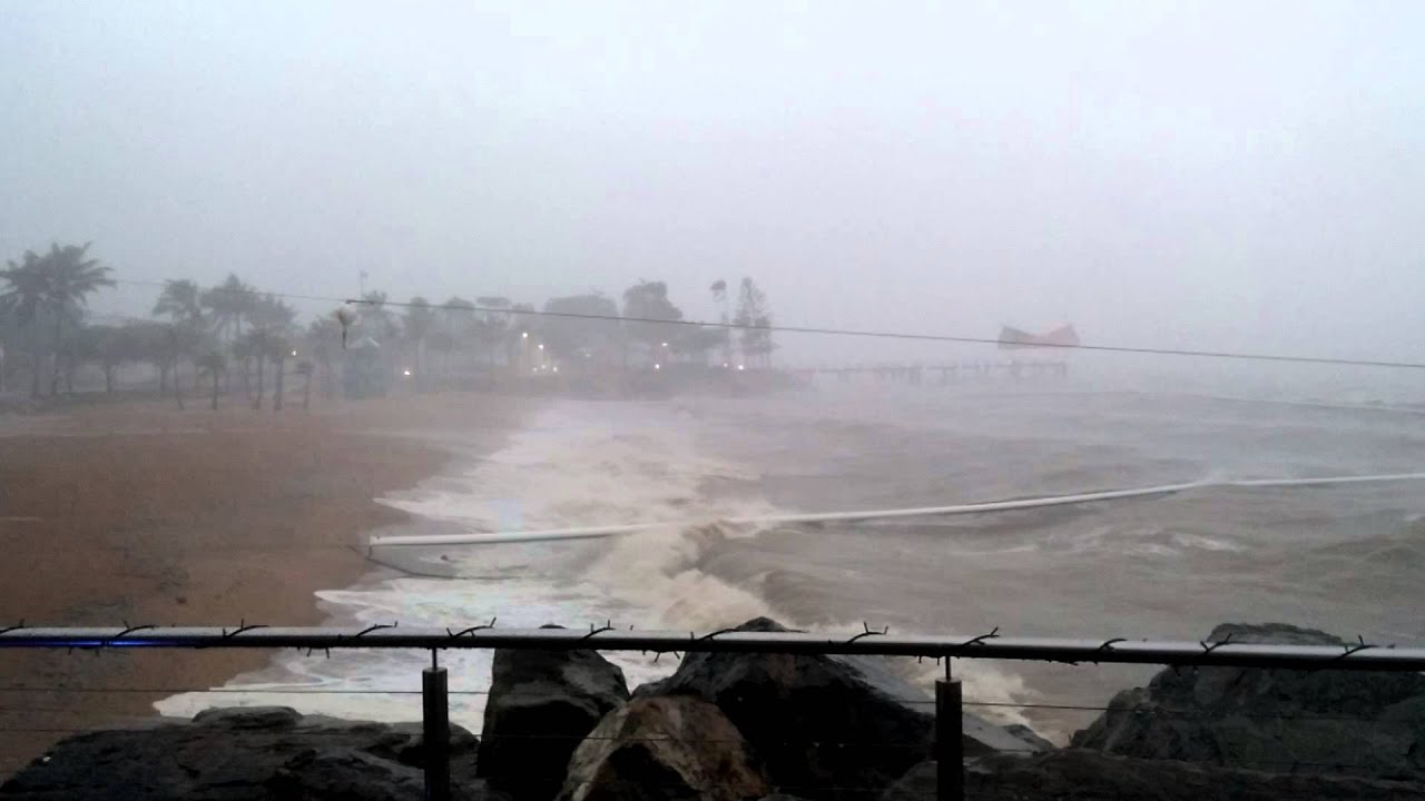 Tropical Cyclone Ita - Townsville 13/4/14 - YouTube
