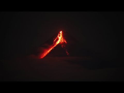 Timelapse: Philippines' Mayon volcano spews lava | AFP